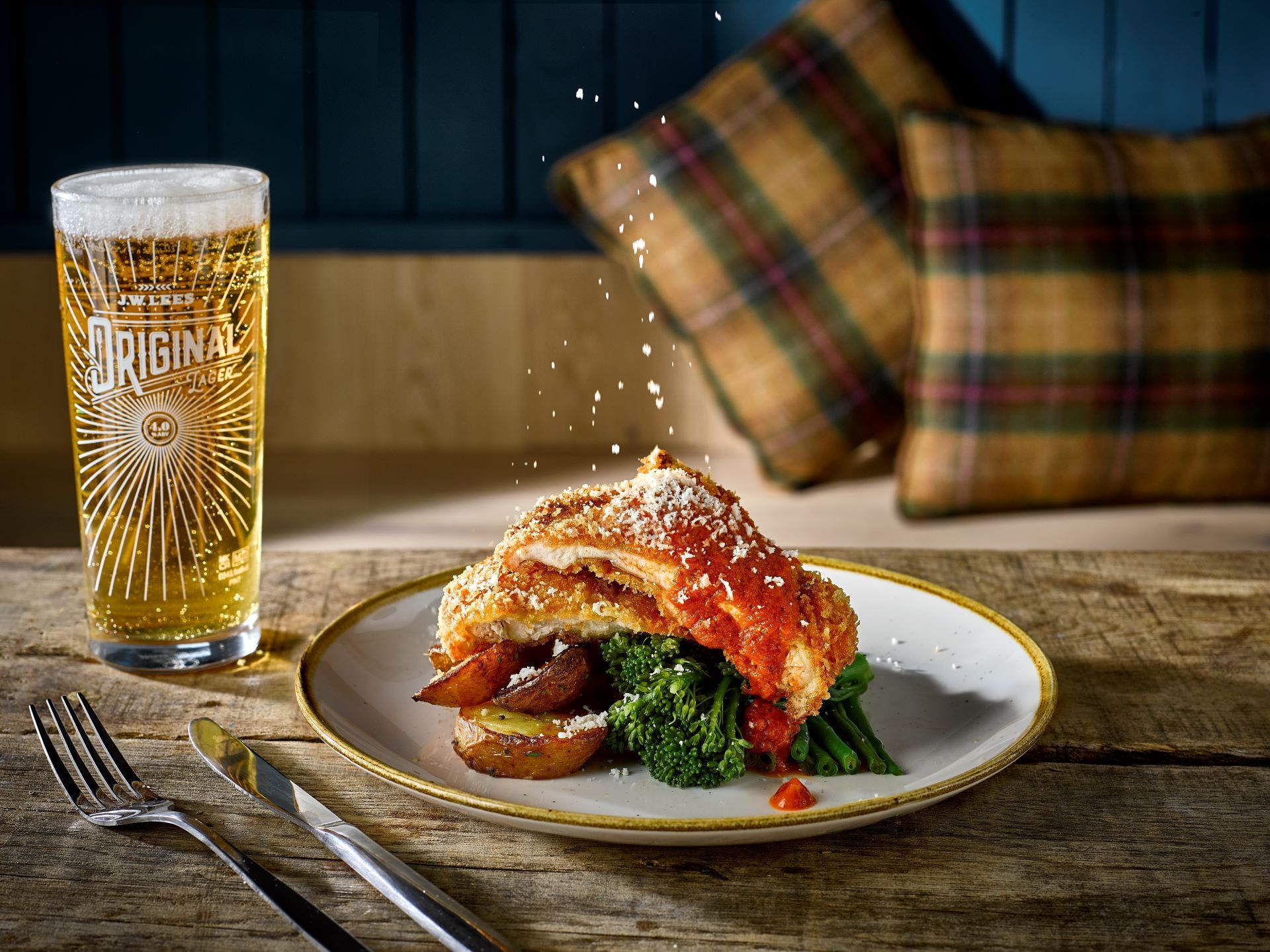 Huntsman Inn Pub, Restaurant & Hotel in Saddleworth Yorkshire