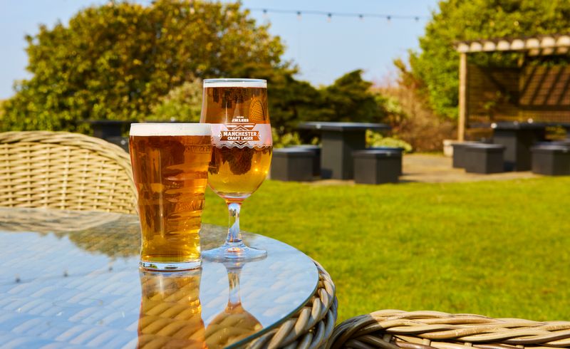 Huntsman Inn Pub, Restaurant & Hotel in Saddleworth Yorkshire